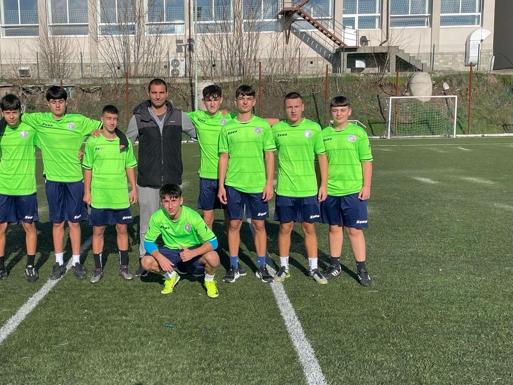 СУ "Йордан Йовков" гр. Кърджали | Отборът на СУ „Йордан Йовков“ с две ...